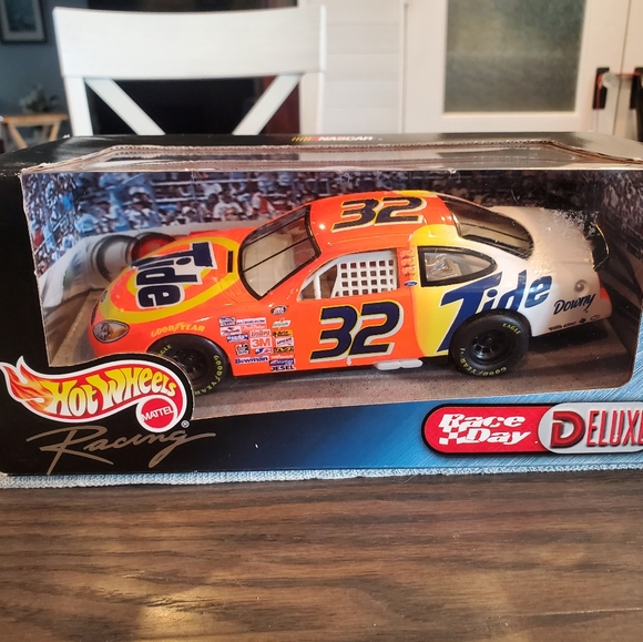 Mattel | Toys | Nascar 200 Hot Wheels Raceday Deluxe 32 Tide Car Ricky ...